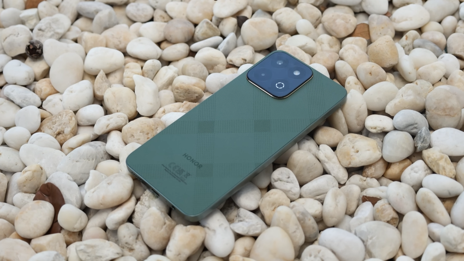 Test du Honor 200 Smart 5G : un téléphone solide à petit budget avec la 5G