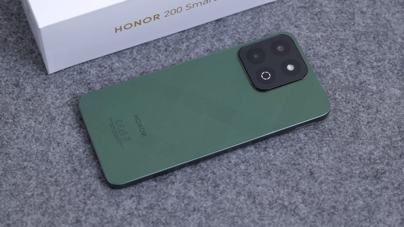 Test du Honor 200 Smart 5G : un téléphone solide à petit budget avec la 5G